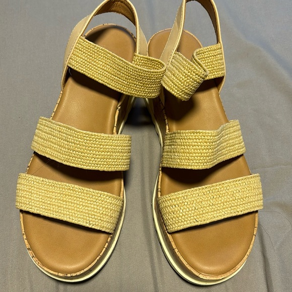 Universal Thread | Shoes | Universal Thread Sandals | Poshmark